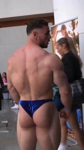 Sexy Bodybuilder Posing And Flexing Thisvid Com