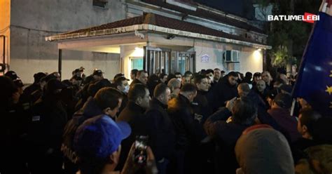 ბათუმში დააკავეს საპროტესტო აქციის ათამდე მონაწილე მათ შორის “გაზეთ ბათუმელების” დირექტორი