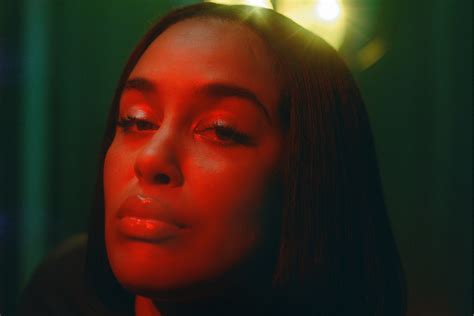 Jorja Smith Presenta El Single Falling Or Flying Cusicaplus