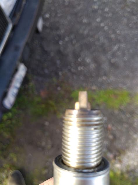 Strangest thing, spark plug issue : r/AskMechanics
