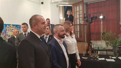 Валентин Кардамски Вале между президента Румен Радев и Първата дама