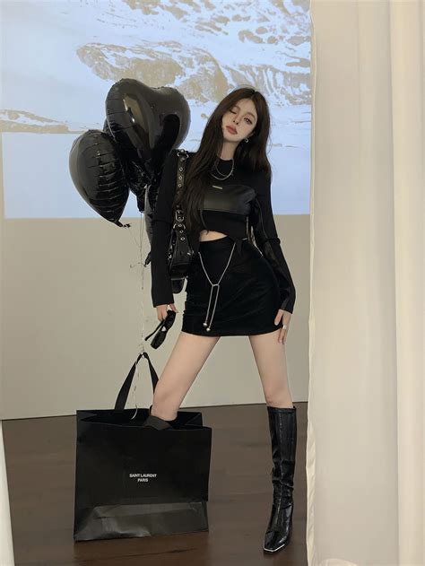 세트구성 네로 블랙 트임 하이넥 폴라 여리 슬림핏 긴팔 티셔츠 하이웨스트 H라인 딱붙는 체인 벨트 미니 스커트 섹시 스트릿 유니크 러힙 투피스