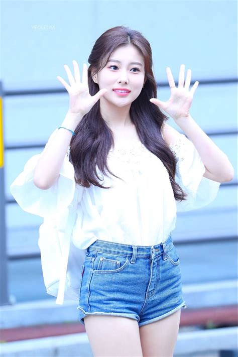 Hyewon Iz One