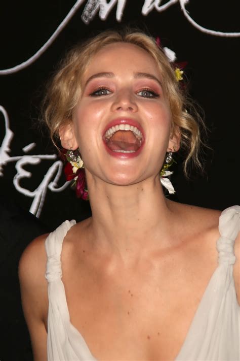 Jennifer Lawrence Scrolller
