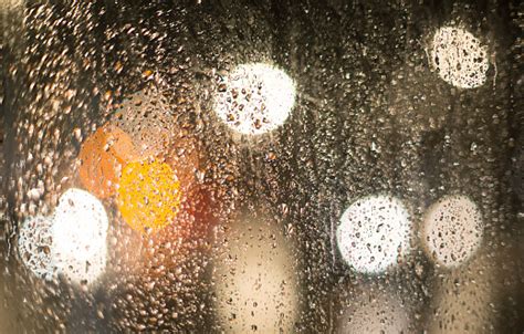 흐릿한 멀티 컬러 조명 자동차와 밤 도시 비가 뿌린 유리를 통해 7 0명에 대한 스톡 사진 및 기타 이미지 0명 과학 도시 Istock