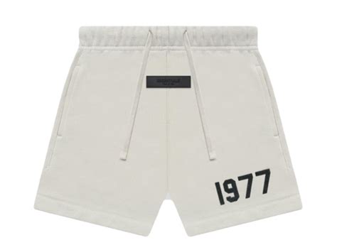 ชอป Fear of God Essentials Shorts Wheatของแทท SASOM