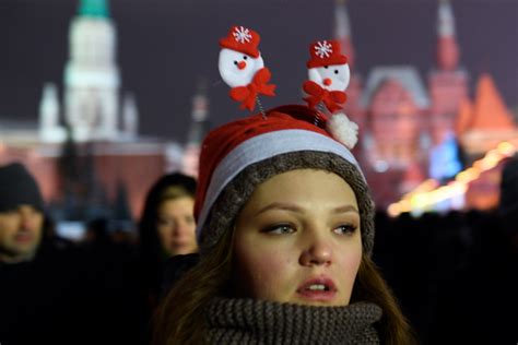 Минтруд объяснил невозможность двухнедельных новогодних каникул