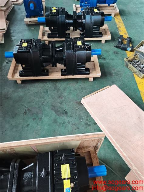 베벨 감속기 제조업체 22 직각 헬리컬 베벨 기어 박스 동력 전달 산업용 웜 헬리컬 앵글 기어 박스