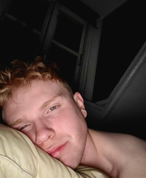 Hi! Here’s my peak 2022 form : r/gayfriendfinder