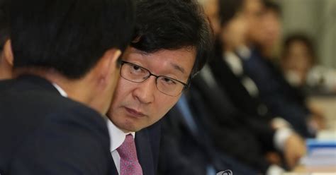 대화 나누는 송경호 신자용 차장 검사