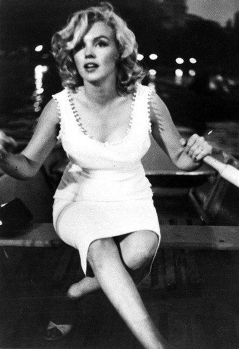 Marilyn Monroe By Sam Shaw Marilyn Monroe Monroe Femme