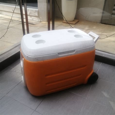 Esky Chilli Bin Cool Box Sports Equipment Other Sports Equipment And