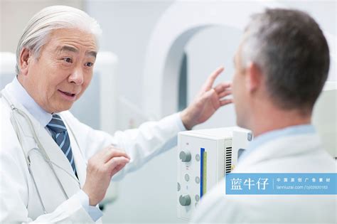 医生与核磁共振扫描仪 蓝牛仔影像 中国原创广告影像素材