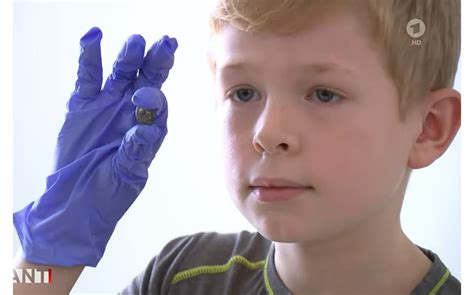 Duuren Life Элсэн дээр тоглож байсан хүү эртний Ромын үеийн мөнгөн зоос олжээ