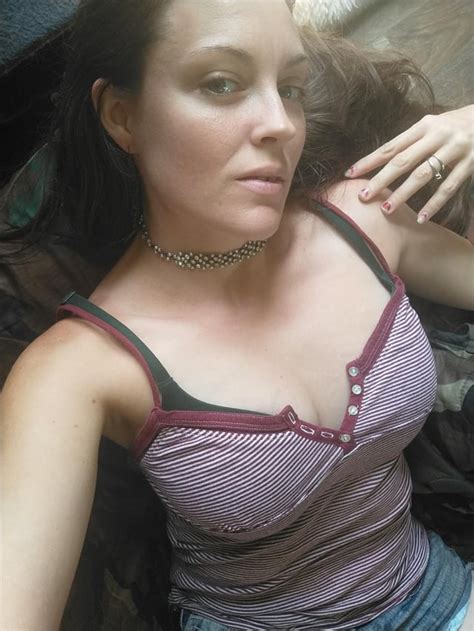 Am I Still Hot In My 25f🧐 R Amihotaf