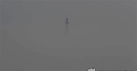 짙은 안개 속 주체사상탑