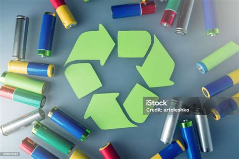 토양 환경 및 배터리에 독성의 적절 한 처리 대 한 유해 물질의 재활용 생태 0명에 대한 스톡 사진 및 기타 이미지 0명 개념 금속 Istock