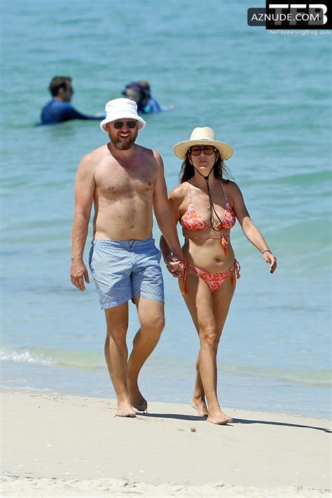 Kate Walsh Sexy Seen Flaunting Her Hot Body In A Bikini At The Beach Australia AZNude