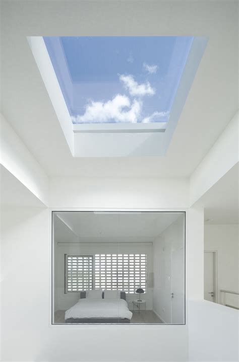 Lefkoşada Ortasında Avlu Bulunan Brüt Beton Bir Konut Domus Maya Arkitera