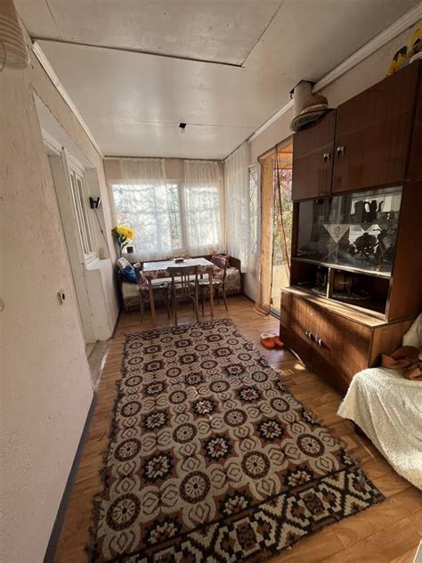 Едноетажна къща Едноетажна къща 100 кв м РЗП 1650 кв м двор Къщи Вили Козаревец Прода