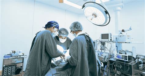 Dr Brian Cable Discusses The Difficult Decision Between Conservative Or Surgical Treatments