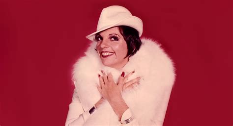 Portrait Liza Minnelli Baguette On Broadway