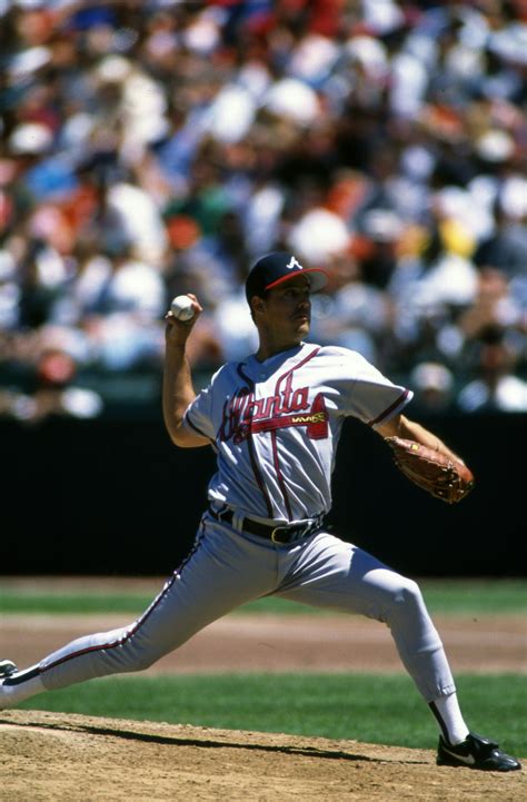 Maddux Sets Record With 17th Gold Glove Award Baseball Hall Of Fame