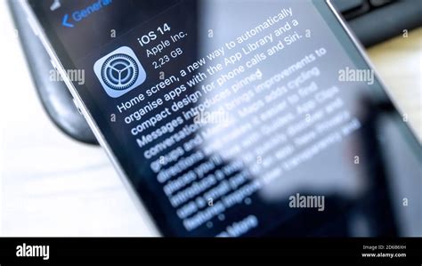 Vienna Austria September Close Up Iphone Se Screen Operation Software Update Ios To