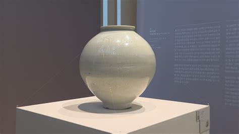 국보급 조선백자 달항아리…국내 경매 최고가 경신