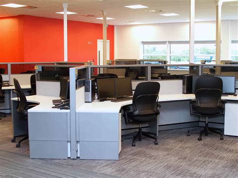 Hot Desking Pros Cons Examples And Considerations