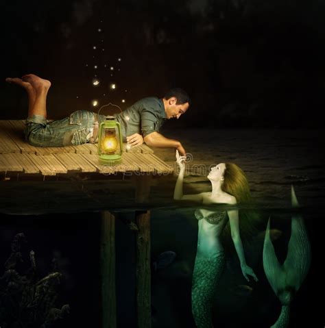 Hombres Hermosos Y Sirena Hermosa Imagen De Archivo Imagen De Magia