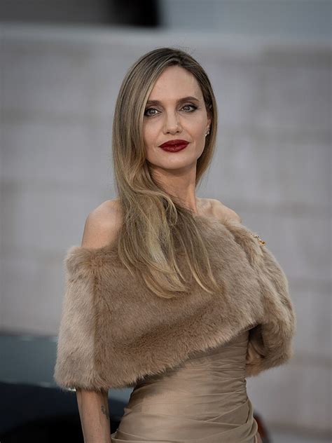 Boneca De Cera” O Novo Visual De Angelina Jolie Gera Debate Incrível