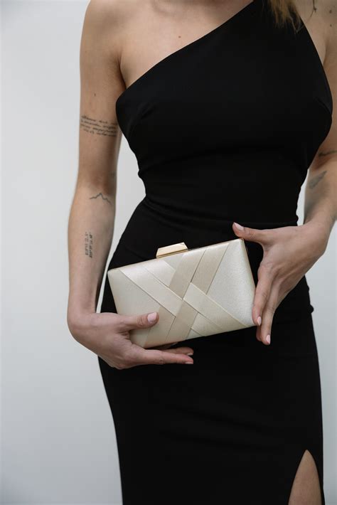 Clutch De Mano Satinado Cruzado Inlovewith