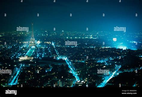 Paris Tour Montparnasse Night Banque Dimage Et Photos Alamy