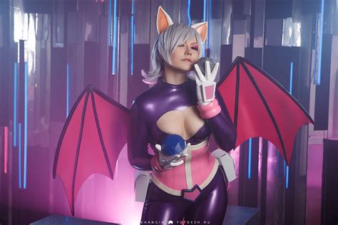 Rouge The Bat Cosplay