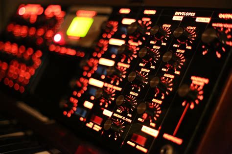 Matrixsynth Moog Minimoog Voyager Performer Fire Mahogany Edition Synthesizer