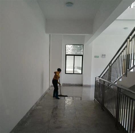 主题教育 校区开展校园环境卫生清扫活动 广州华商职业学院江门校区