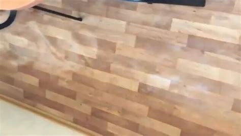 Директор школы в Карелии пристыдила ученицу за «толстоватые ноги и пошлый вид Смотреть онлайн