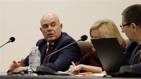 Прокуратурата увери че проверява сигнала на Сарафов срещу Гешев принципно отговорно и обективно