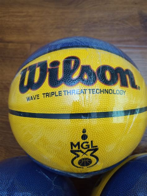 Сагсан бөмбөг Хөлбөмбөгийн өмсгөл сонирхогчид Сайн чанартай бөмбөг зарна