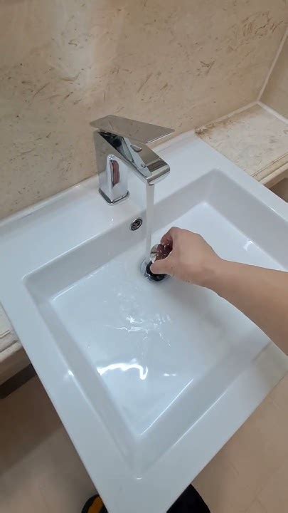 해바라샤워기교체 비데일체형양변기교체 세면대수전교체 욕실부분작업 다녀왔습니다 현장은 위시티자이2단지 입니다 해바라기샤워기철거 양변기철거 세면대배수구교체 양가이버출장공사 욕실