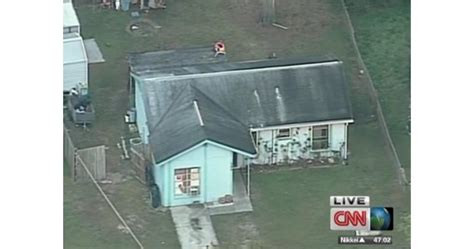 Мистериозна дупка погълна мъж заедно със спалнята му видео