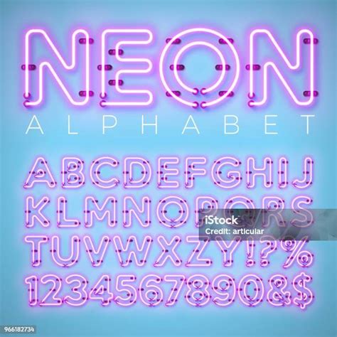 파란색 배경에 밝은 네온 알파벳입니다 벡터 문자 숫자 및 기호 계층 빛나는 발광 효과를 문자를 구분 합니다 당신의 텍스트 장식 배너 전단지 또는 프로 모션 파티 포스터에 대