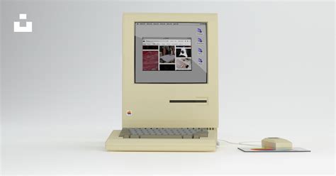 테이블 위에 앉아 있는 컴퓨터 사진 Unsplash의 무료 번역하다 이미지