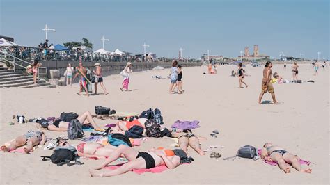 The Wet And Wild Style At Jacob Riis New York Citys Only Nude Beach Gq