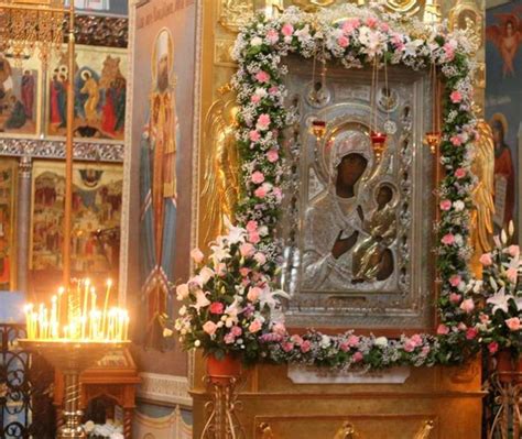 25 февраля празднуется перенесение списка Иверской иконы в монастырь на Валдае в 1656 году С