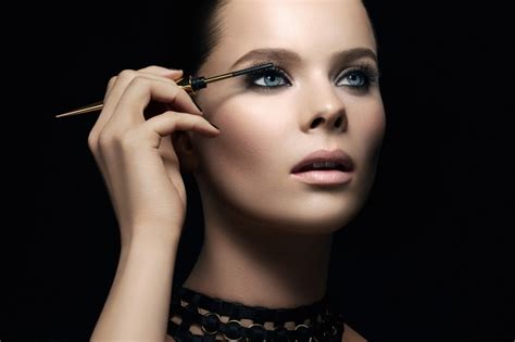 Cómo hacer un maquillaje para ojos azules