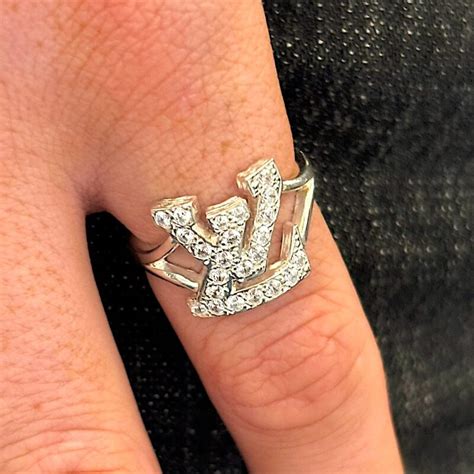 Solid Silver Lv Ring Smiths Jewellers