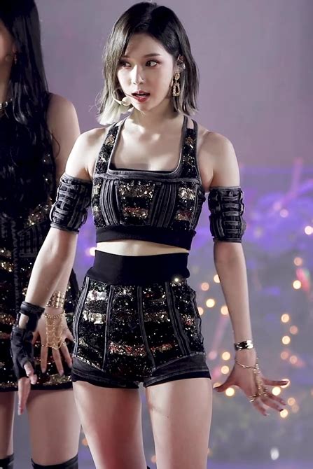 뽀얀 허벅지 에스파 윈터 움짤