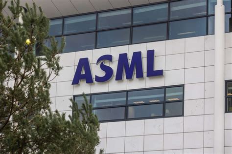 Asml Stock Soars On Chipmaking Equipment Giants Earnings Beat